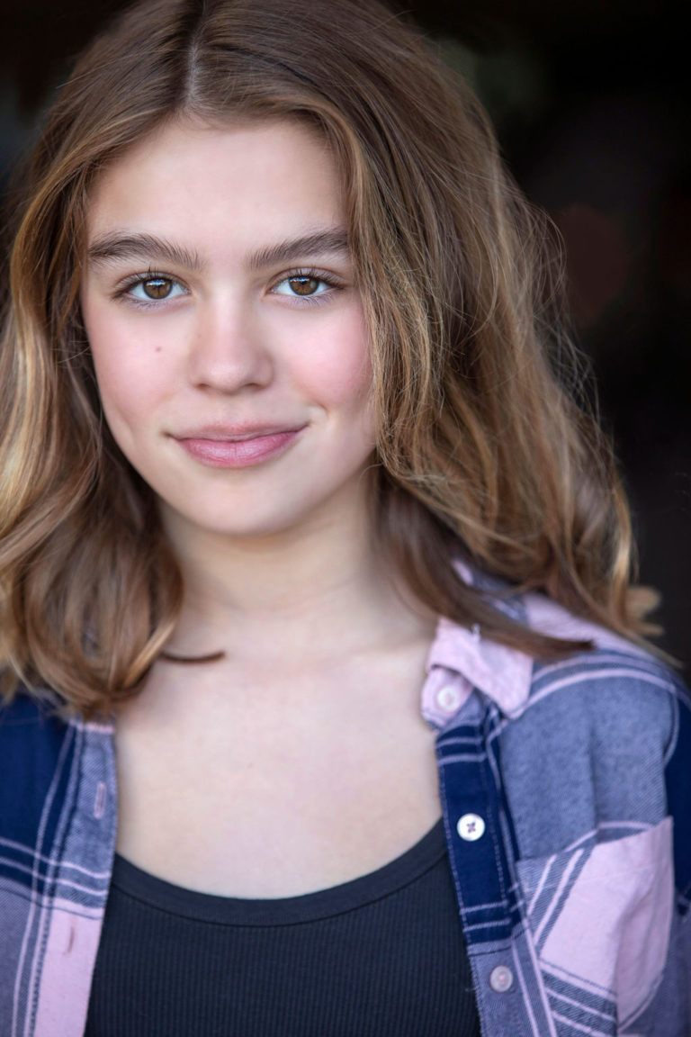 Kayden Tokarski Talks About Role As Julia Roberts In ‘Gaslit’ And ...